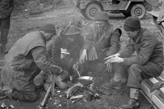 Cooking supper - Canadian Army - War Photos