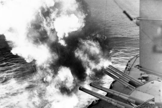 Overwhelming firepower - D-Day, June 6th 1944 - War Photos