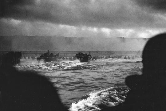 The first wave of attack - D-Day, June 6th 1944 - War Photos